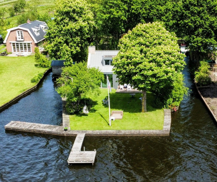 Modern Wooden House By The Lake. - Groningen