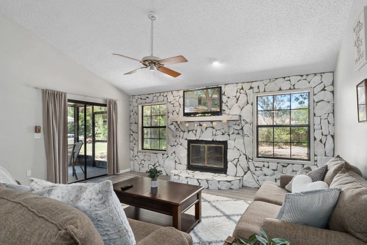 Remodeled 3/2/2, Nearby Springs & Highway 2 Tampa - Garden Grove, FL
