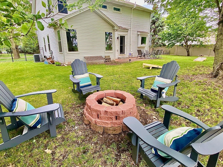 River Park Paradise | Fire Pit & Chef's Kitchen - Naperville
