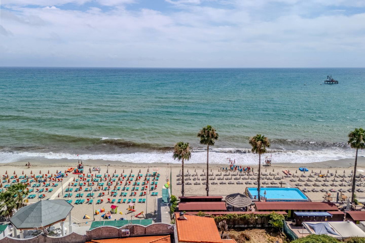 Seafront Penthouse | Beach | Ac & Wi-fi | Parking - Savona