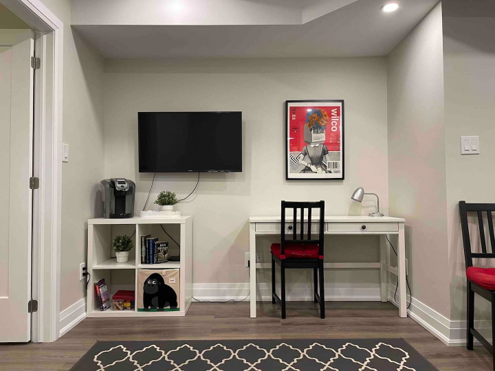 Modern Suite In Eclectic Roncy - Queen West - Toronto
