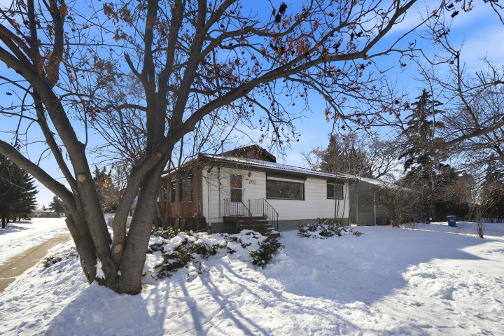 Spacious Retreat Home - Red Deer