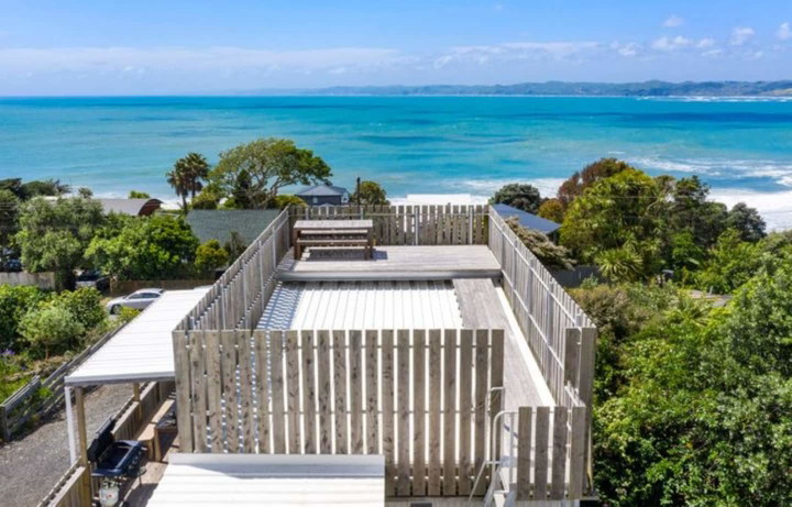 Surf Fortress - Raglan