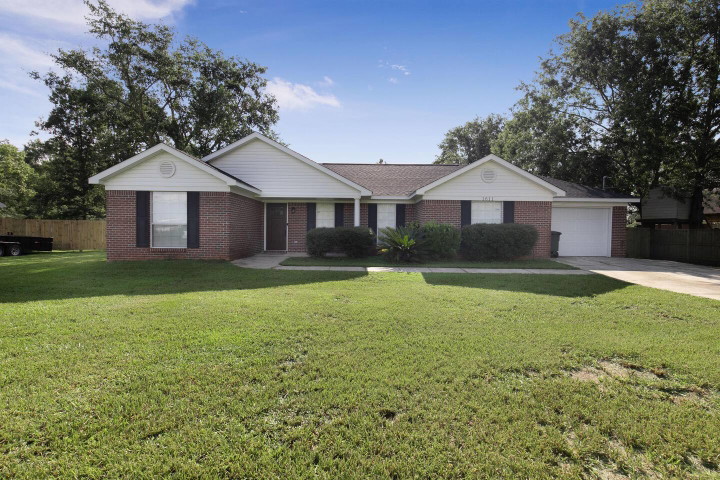 Cheerful Home Near Owa Amusement & Sports Complex - Foley, AL