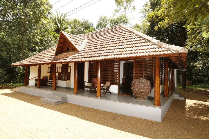 Aymanam Riverside Homestay (Bed Room 1) - Kottayam