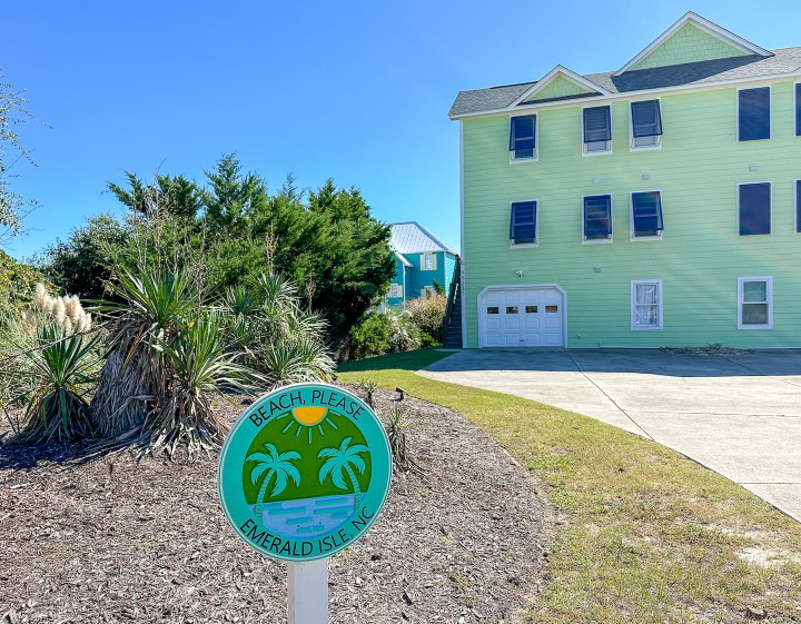 Bright Oceanfront Duplex With Community Pool - Swansboro, NC
