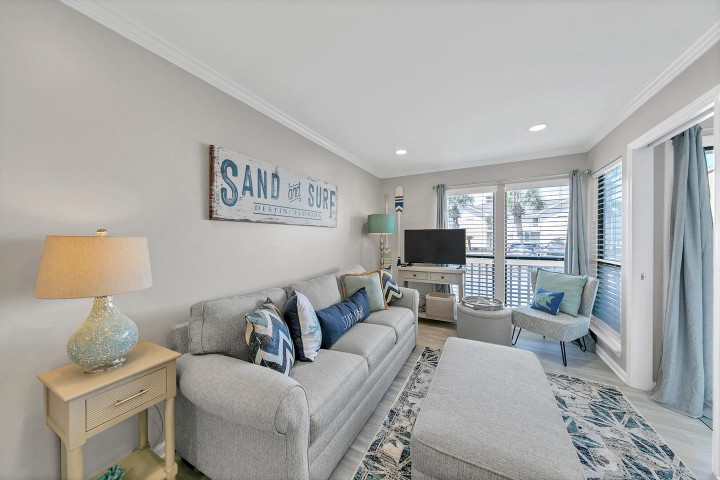 Sandpiper Cove 8149 W/ Seasonal Beach Service - Florida Panhandle, FL