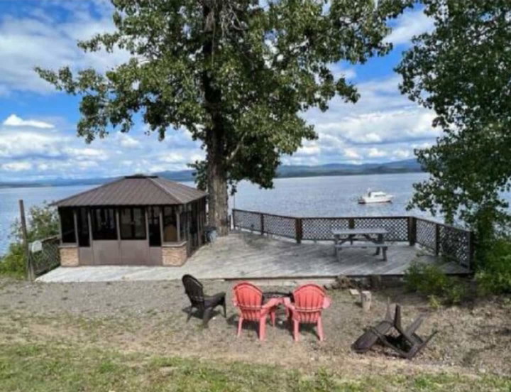 Cabane Au Bord Du Lac Babine - Canada