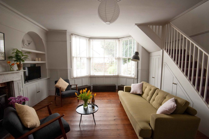 346 Is A Lovely Two Bedroomed House With Garden. - Dover