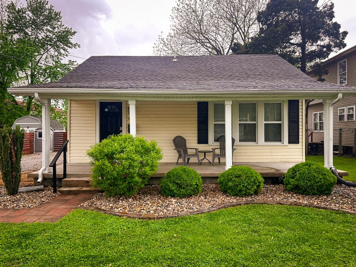State Street Cottage - Newburgh, IN