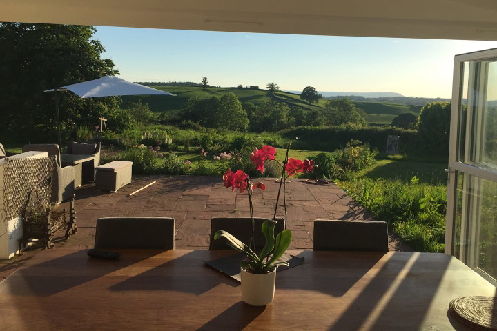 Stunning Views, Hot Tub, Pizza Oven & Fire Pit - Usk