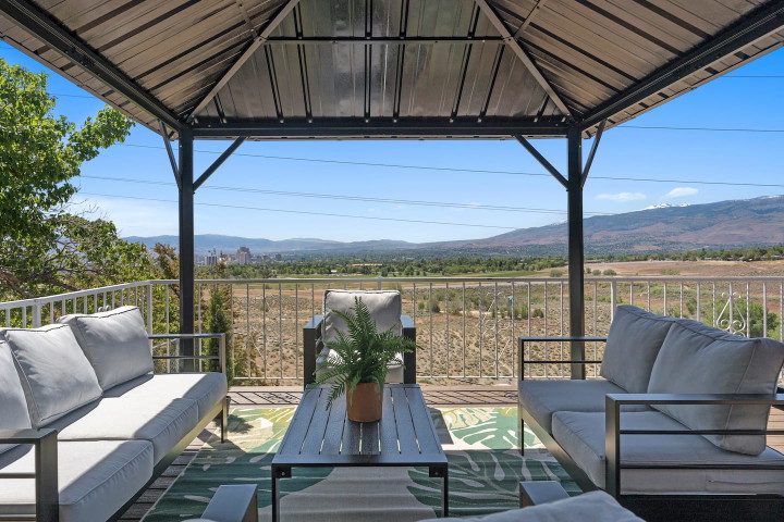 The Hill House Mtn Views Hot Tub Fire Pit & Bbqs - Reno, NV