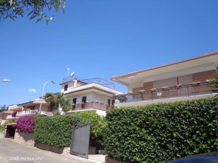 House"villa Lidia"with 3appartments For 17people - Gaeta