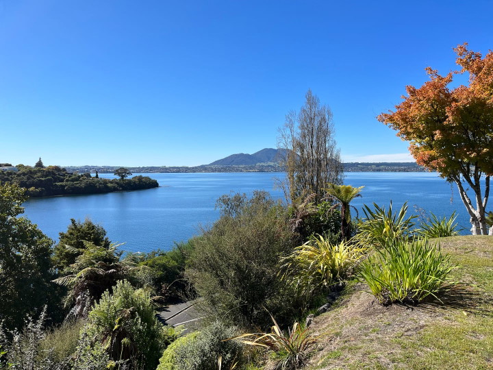 Taupo Acacia Escape With Amazing Close Lake Views. - New Zealand