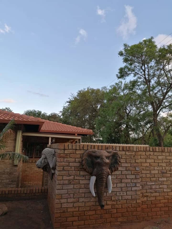 Fully Furnished Self Catering Houses - Welcome! - Rustenburg
