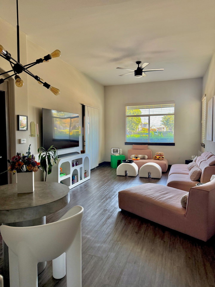 Luxury 2br Condo 16ft Ceilings Walk To Mall - Santa Clarita, CA
