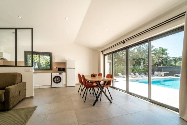 Logement Avec Piscine Privée - Orange, France
