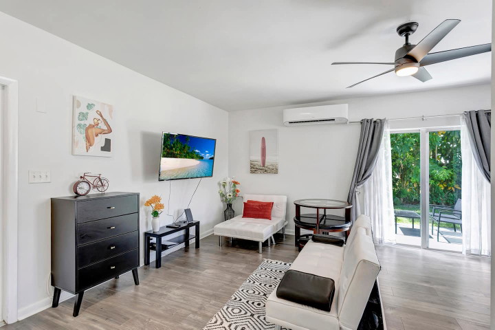 Large Studio, Washer/dryer, Back Yard, Bbq (828-8) - Boynton Beach, FL