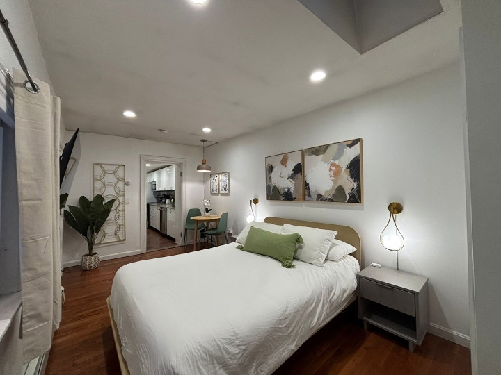 (412) Beacon Hill Studio W/ Private Patio - Boston, MA
