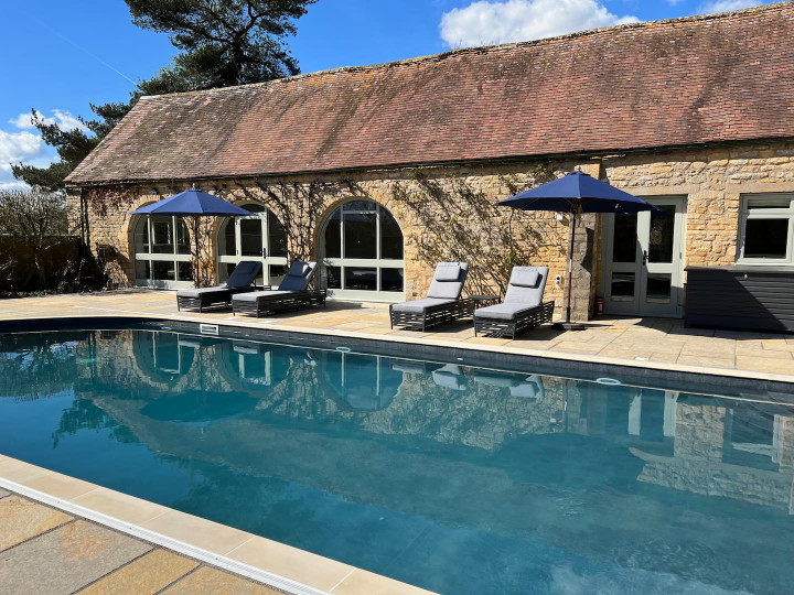 Two Cotswolds Cottages, Heated Pool & Log Burner - Tewkesbury