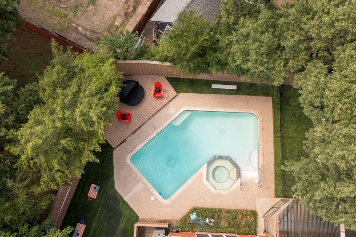 Luxury Pool Haven  Backyard Games & Pool Table - Grapevine, TX