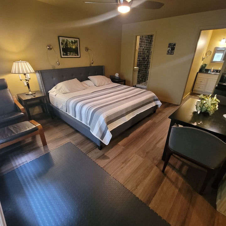 East Suite - At Abbott Road Suites - Kemptville