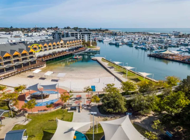 Be Close To It All At Dolphin Quay - マンジュラ