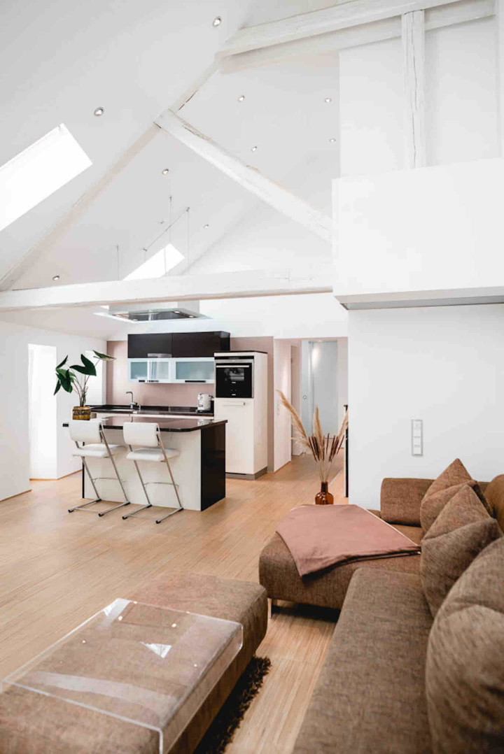 Luxuriöse, Helle Dachgeschosswohnung Mit Balkon - Echternach