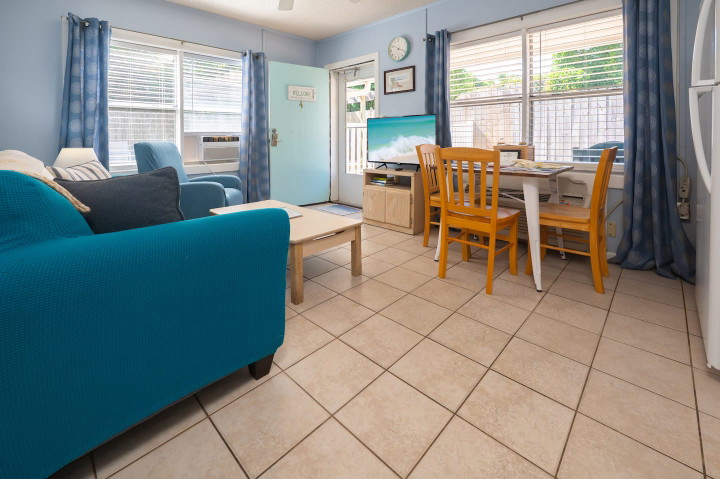 1 Bedroom Duplex With Backyard. Next To The Beach - Panama City Beach, FL