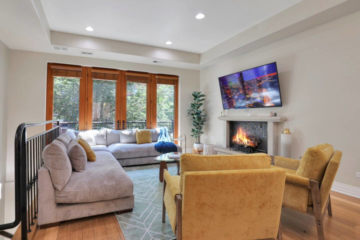 West Loop 3bd/2ba Th | 2 Jacuzzis | Garage Parking - Chicago