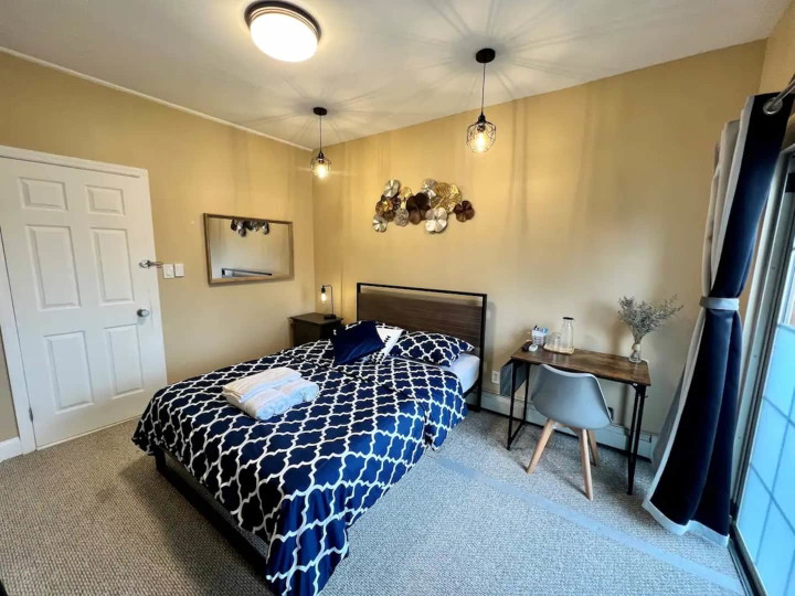 Large Private Room W/ Big Window Near Lga Airport - New York City