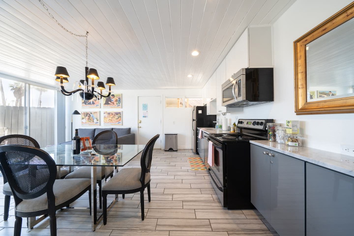 Mid-century Modern Gem With A Bbq Patio - 棕櫚泉