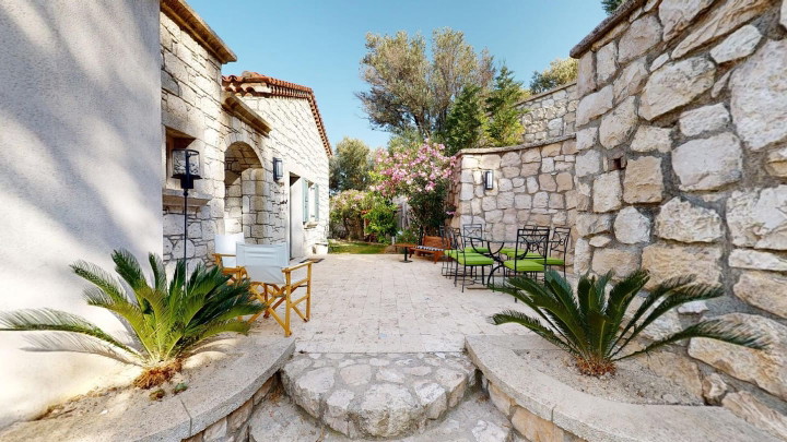 Karaburun Saip Taş Villa - Karaburun