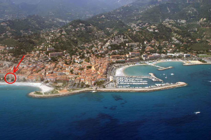 Mentone, Piccolo Appartamento Di 2 Locali, Edificio Sul Mare, Centro Città - Mentone
