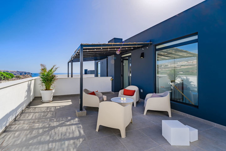 Cozy 2-br Penthouse With Private Rooftop Terrace - La Gomera