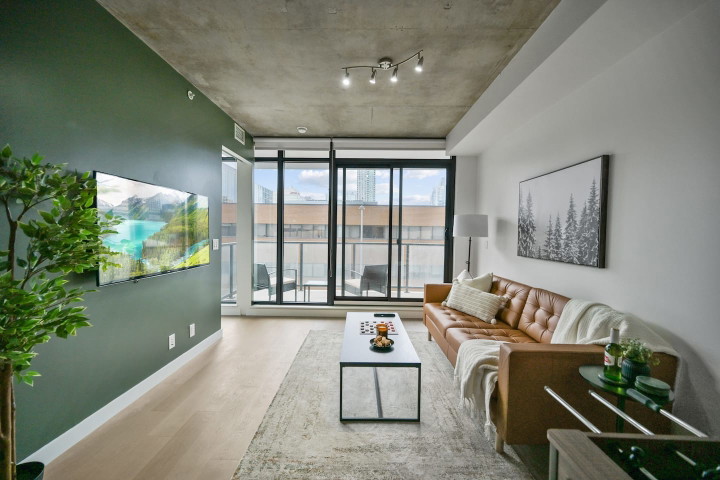 King Bed | Foosball | Ac | Gym | Central Downtown - Alberta