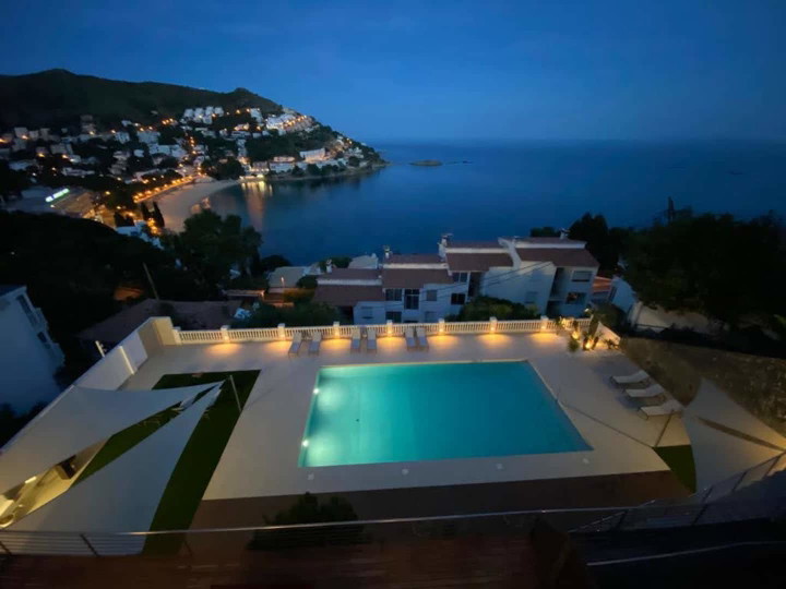 Fantastic! With A Pool, Beach And Parking - Roses