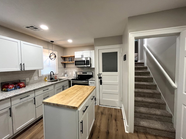 Centrally Located 2 Bedroom Close To Downtown. - Wichita, KS