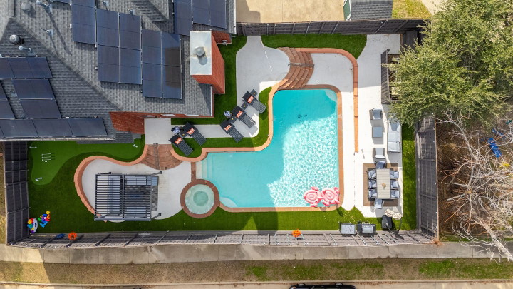 Lone Star Escape: Pool & Spa, Putting Green, Games - Allen, TX