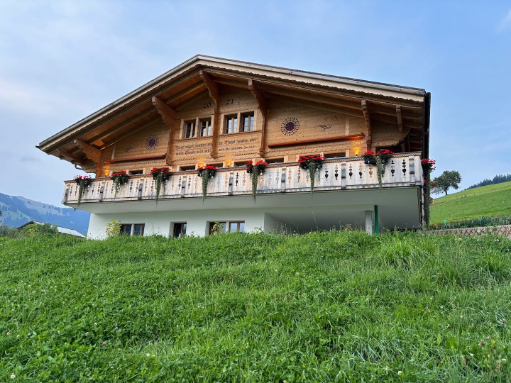 Gstaad: Panoramic Terrace With Panoramic Views Of The Alps - Saanen