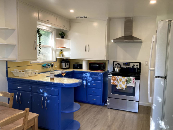 2 Bed Near Doctors Hospital: Beautiful, Sunny, New - Modesto, CA