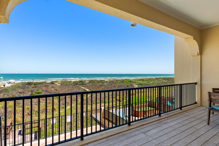 Chris' Beach House: Luxury Oceanfront Home W/ Pool - South Padre Island