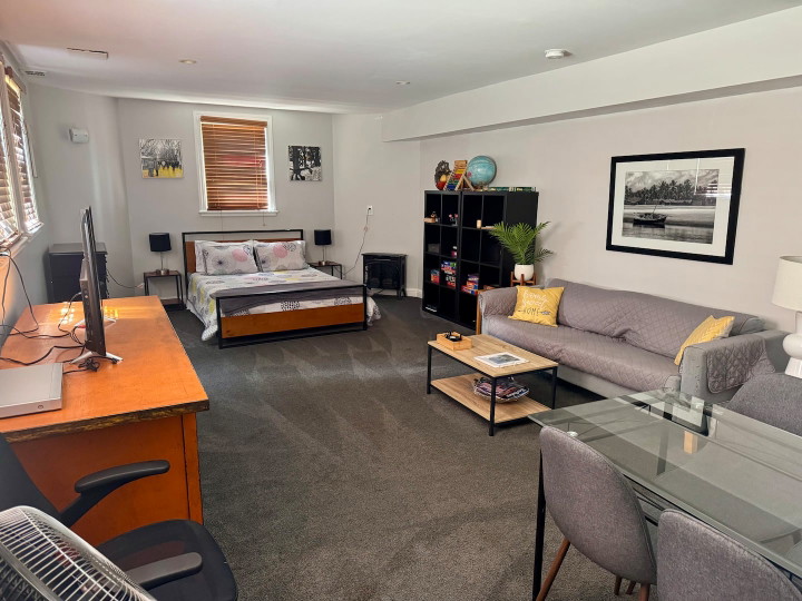 Fully-equipped Studio In Victorian Home - Oakland, CA