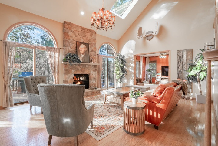 Lakefront Mansion: Hot Tub/sauna/games/gym & Boats - East Stroudsburg, PA