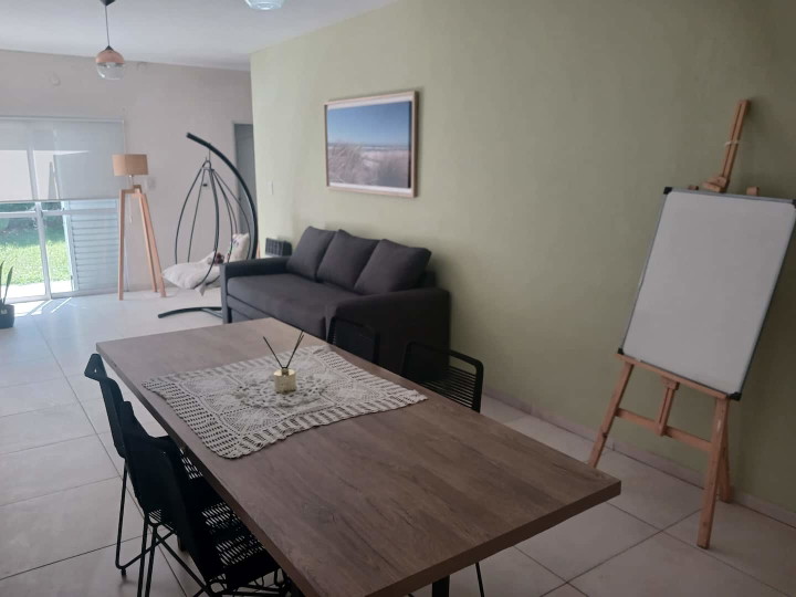 Casa Con Jardin, Ideal Para Familias Y Mascotas. - Chivilcoy