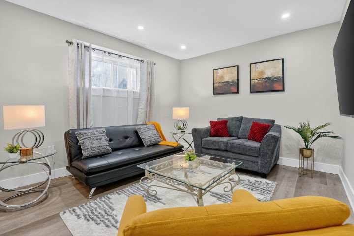 Walk To Dt | Large Groups | 4 Bd | Driveway Prkg - Kitchener