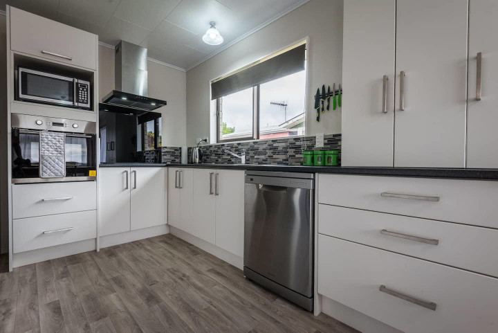 Beez Kneez - Central, Spa Pool, Sleeps 6 - Rotorua