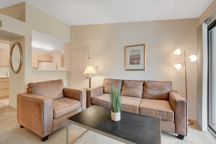 Charming 1 Bedroom Condominium - Henderson, NV