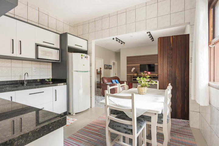 House With Terrace In The Centro Neighbourhood - 100 Metres From The Beach - Bombinhas