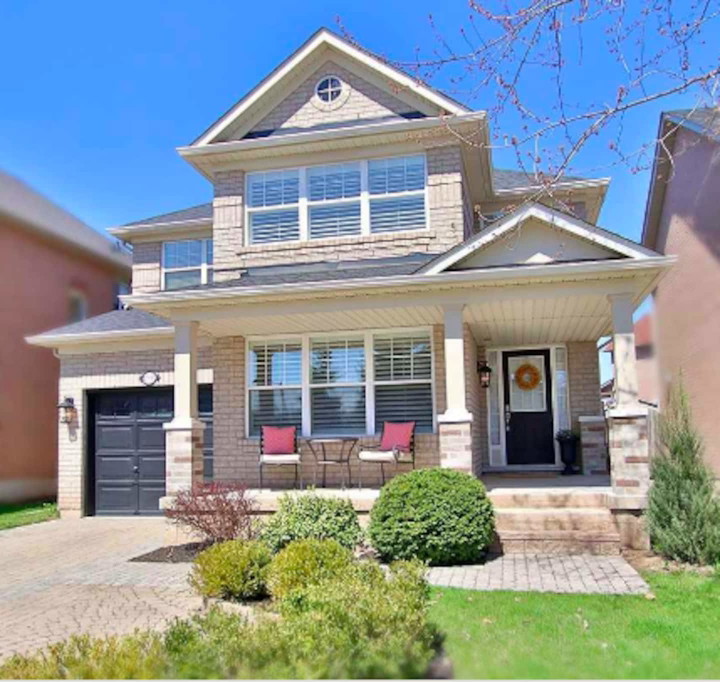 Legal & Clean Basement Apt W Separate Entrance - Oakville